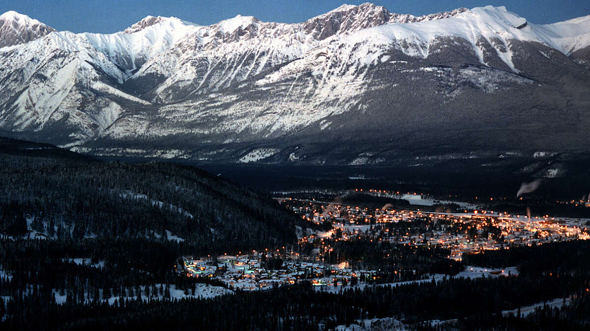 Jasper Hotel, Alberta - Mount Robson Inn