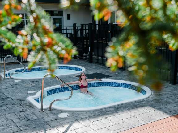 Jasper Hotel, Alberta - Mount Robson Inn