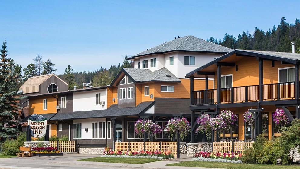 Best Suites with Hot Tubs in Jasper Alberta | Mount Robson Inn